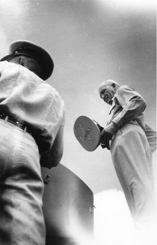 General Graves B. Erskine watching the Gun Crew in Bangkok | Harry S ...