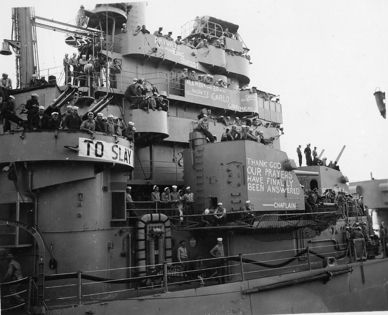 USS Manchester Crew Greets USS Los Angeles | Harry S. Truman