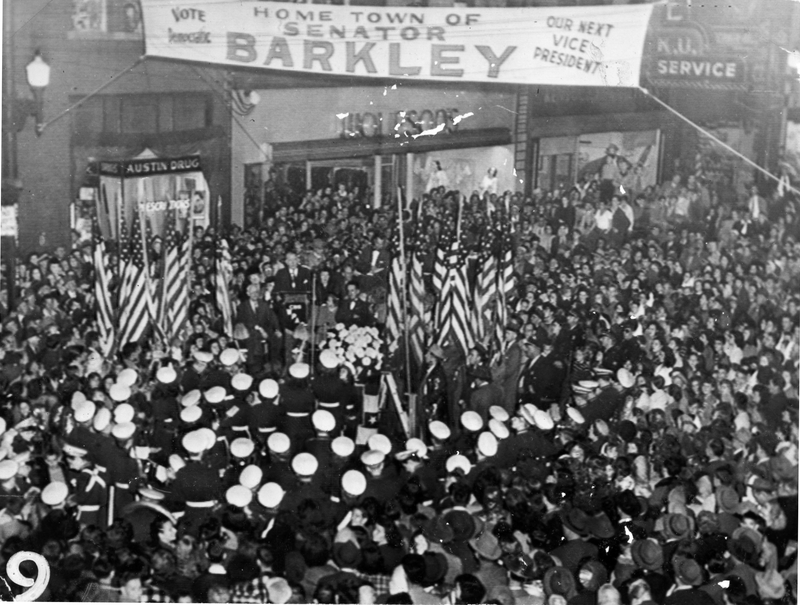 President Harry S. Truman in Kentucky on the campaign trail in 1948 ...