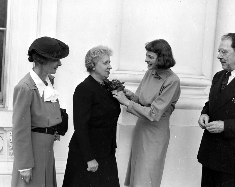 Ingrid Bergman pinning Bess Truman for Community Chest Award | Harry S ...