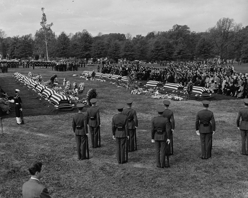 Truman attending mass burial at Arlington National Cemetery | Harry S ...