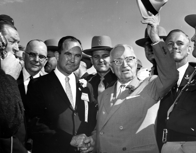 Former President Truman shakes the hand of Alabama Governor John ...