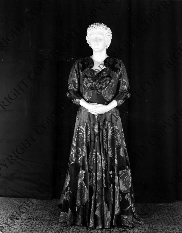 Dress worn by Bess Truman at the Presidential Reception at the National ...