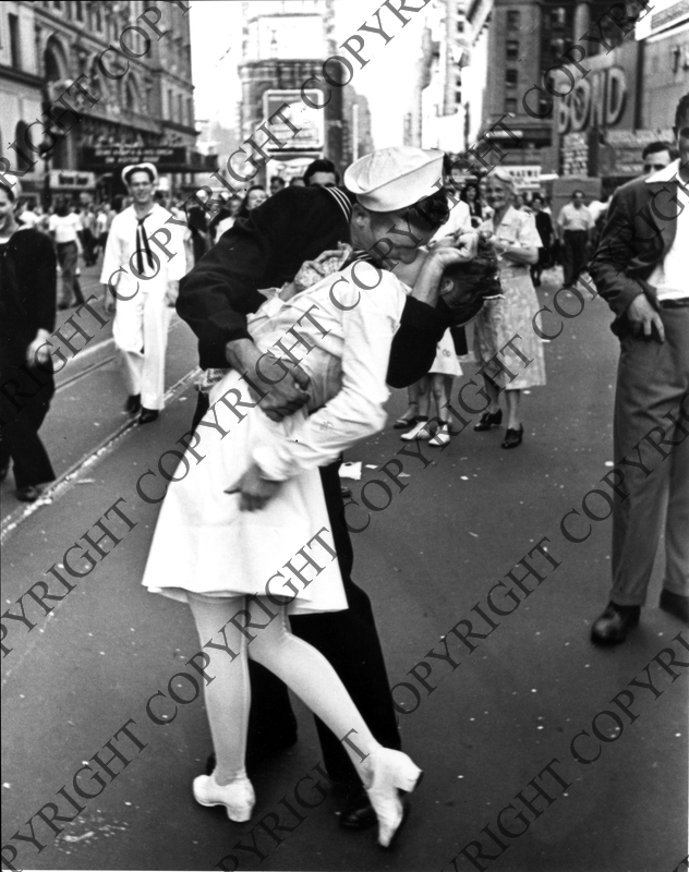 Famous Eisenstaedt Photo of Sailor Kissing Nurse in Times Square after ...