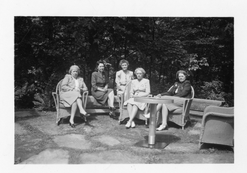 Bess Truman, Reathel Odum, Mary Jane Truman, Natalie Wallace, and May Wallace at Shangri-La ...
