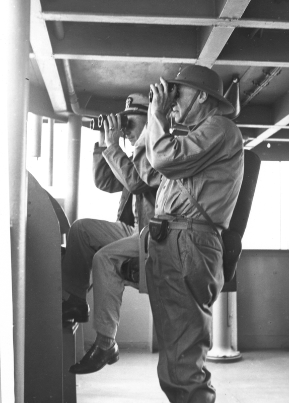 General Frank E. Lowe and Captain Samuel H. Crittenden during Korean ...