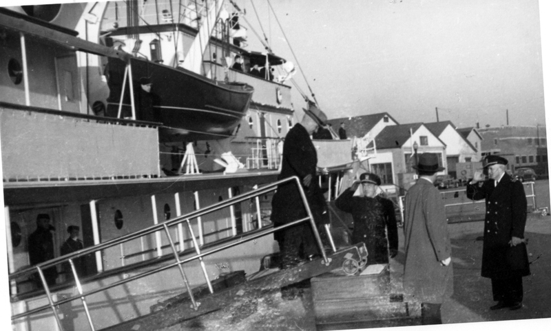 President Harry S. Truman disembarks from the U.S.S. Williamsburg ...