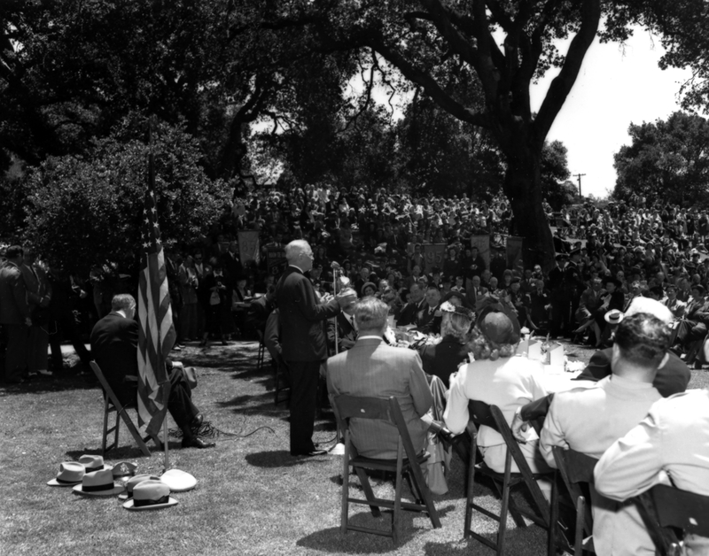 President Truman speaks on the grounds of the University of California ...