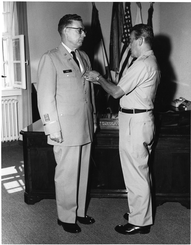 Lieutenant Colonel Vail Receives the Army Commendation Medal | Harry S ...