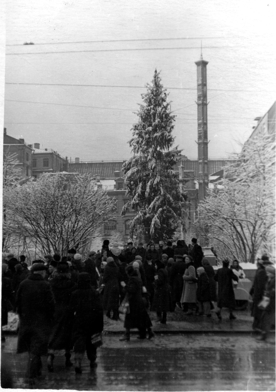 A New Year's Tree Outdoors in Moscow, Russia | Harry S. Truman