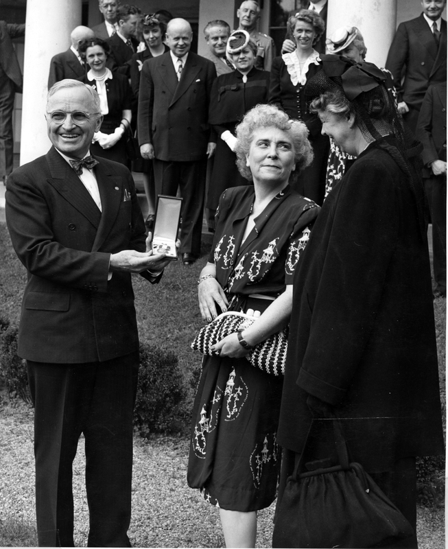 President Truman presents medal to General Edwin M. Watson | Harry S ...