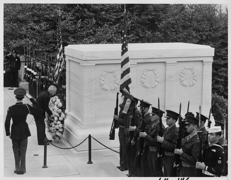President Harry S. Truman Places Wreath at Tomb of the Unknowns | Harry ...
