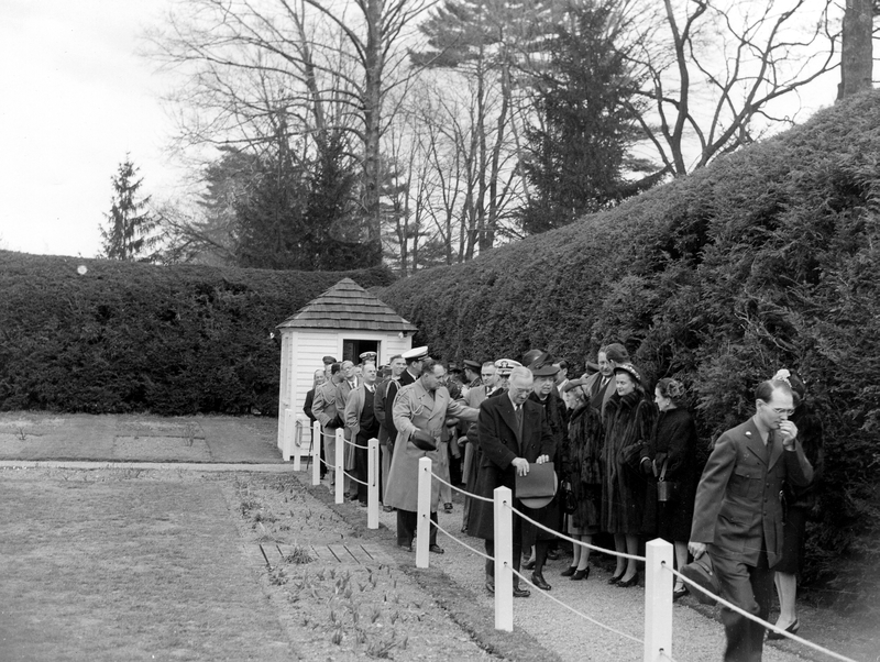 President Truman leaving the Franklin D. Roosevelt gravesite | Harry S ...
