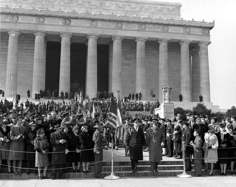 Ceremony commemorating Lincoln's birthday at the Lincoln Memorial ...