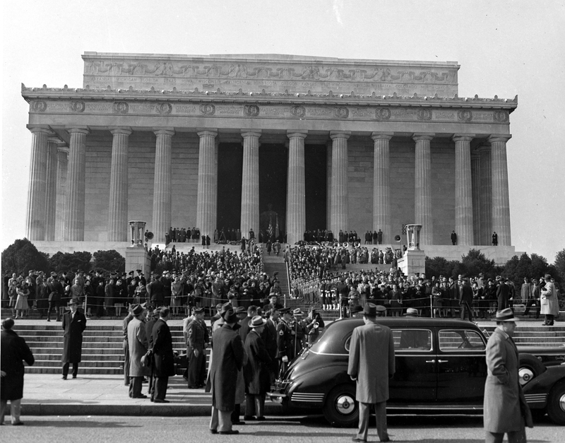 The Lincoln Memorial during a ceremony commemorating Lincoln's birthday ...