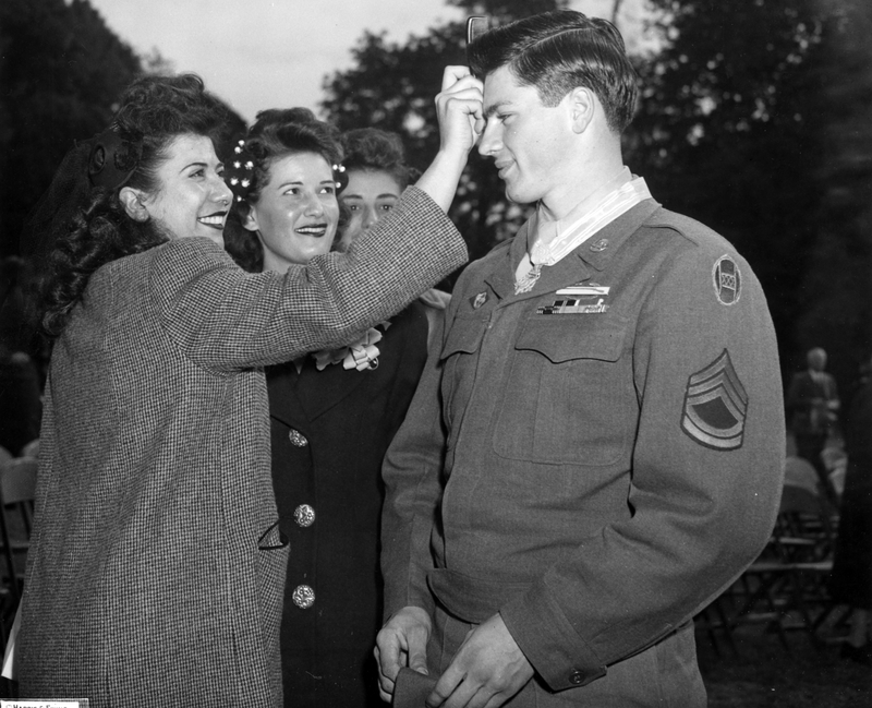Alice Magliochetti with Congressional Medal of Honor Recipient Sgt ...