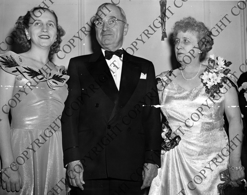 The President, Mrs. Truman and Margaret at American Newspaper ...
