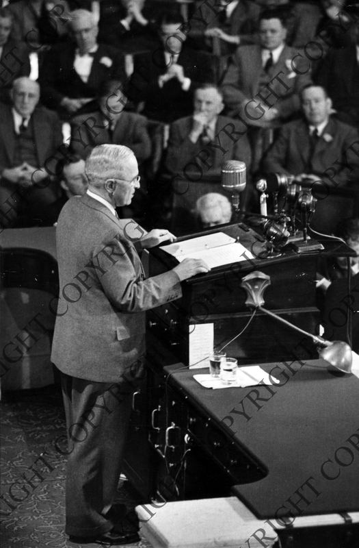 President Truman, full length view, as he addresses the 80th Congress ...